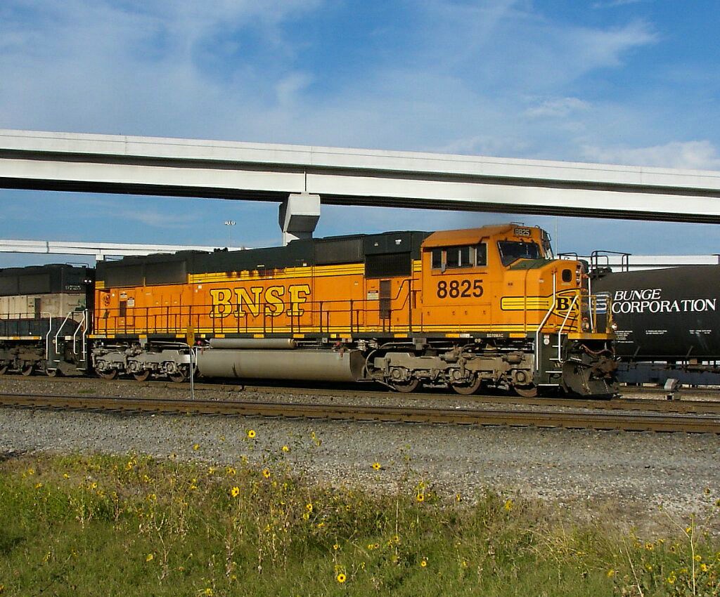 BNSF 8825